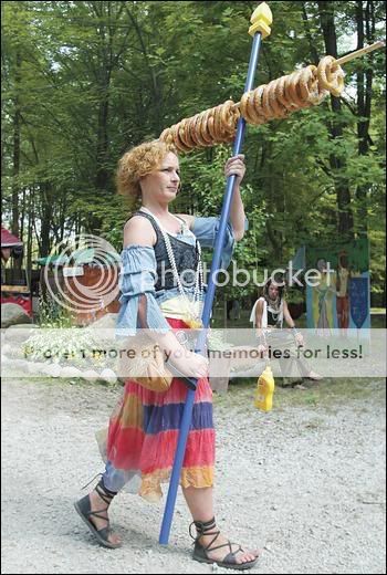 FARK.com: (3779096) Teens attend medieval day camp to learn jousting ...